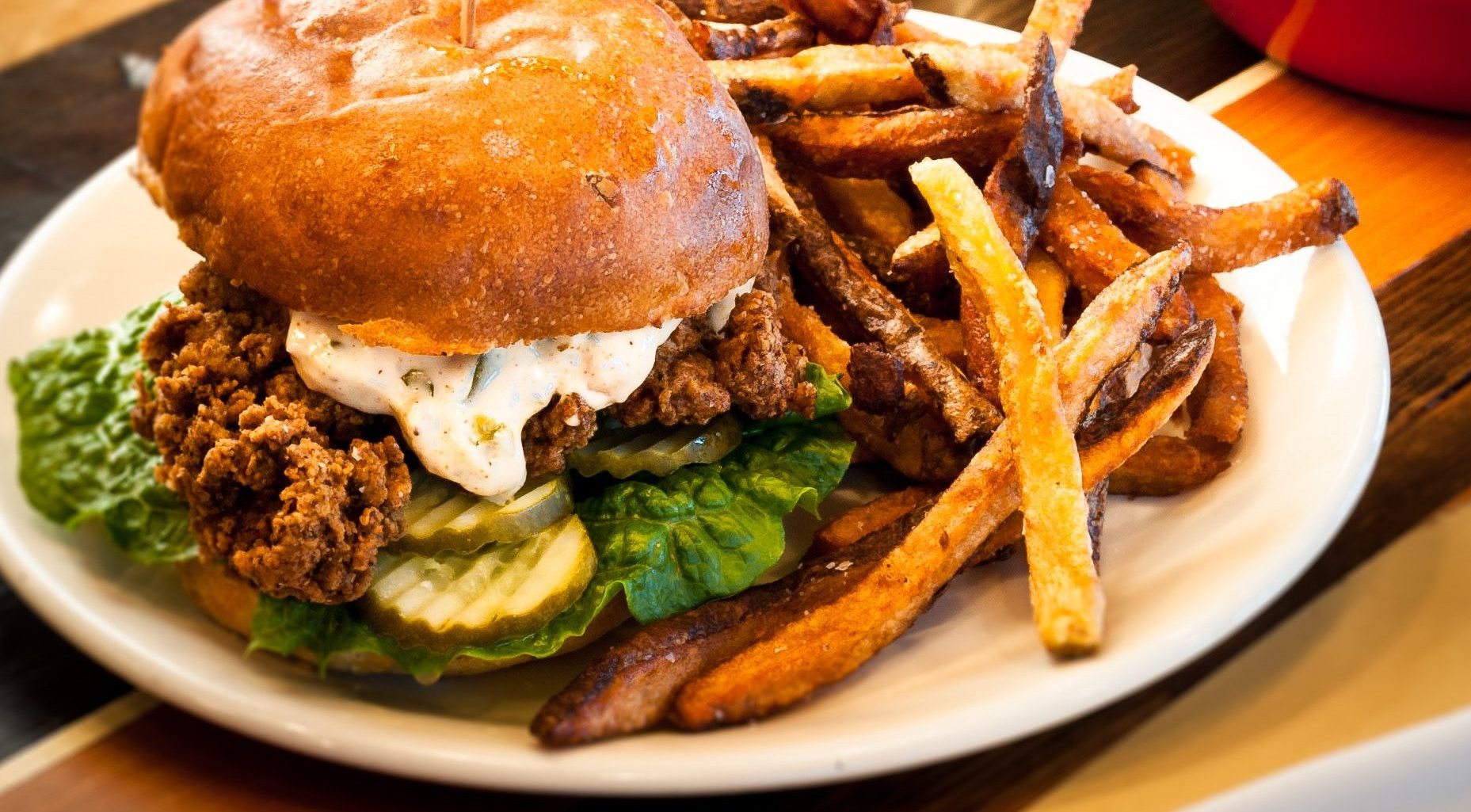 Mabel’s Fried Chicken Sandwich Hollywood Tavern, Woodinville, - The ...